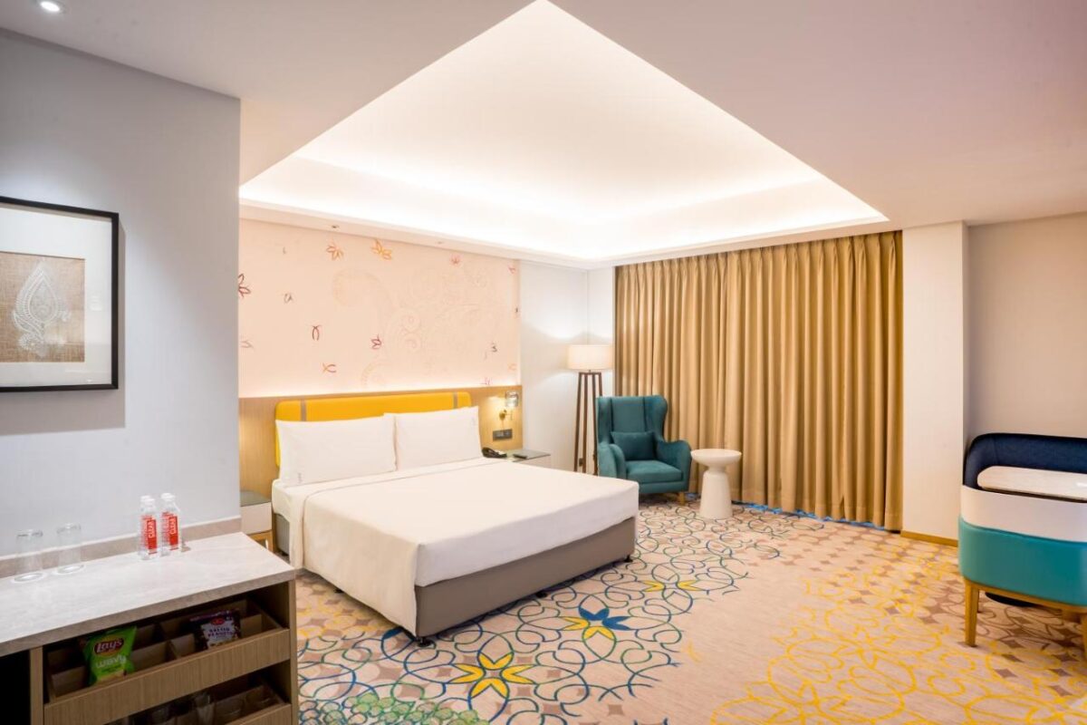 Hotel Review: Holiday Inn Lucknow Airport - Travel With Tushita
